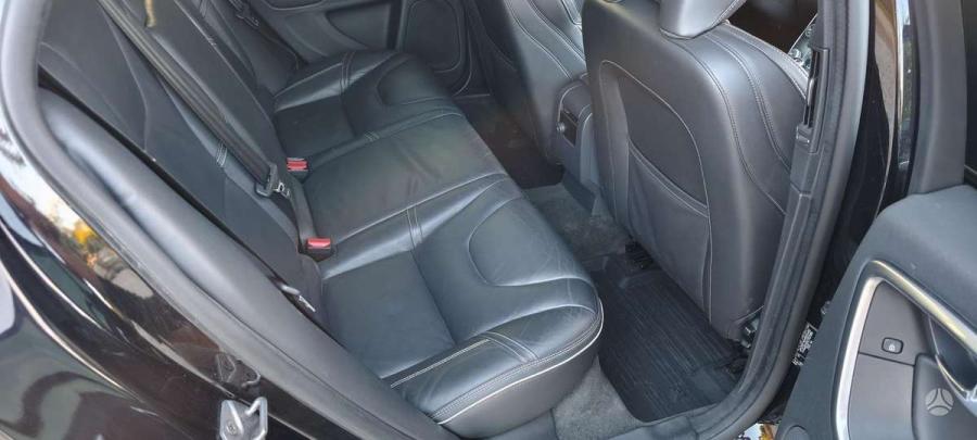 Melns Volvo V60 2015 Panevēža, ar dzinēja tilpumu 2.40 L un nobraukumu 272 tūkst. km par 7600 €, foto 13 vietnē AUTOMOTO.COM.LV