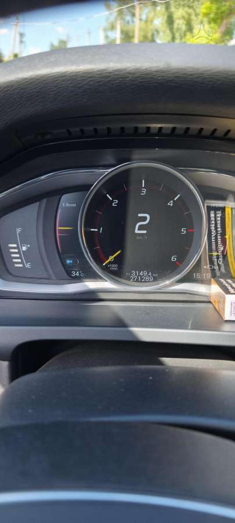 Melns Volvo V60 2015 Panevēža, ar dzinēja tilpumu 2.40 L un nobraukumu 272 tūkst. km par 7600 €, foto 15 vietnē AUTOMOTO.COM.LV