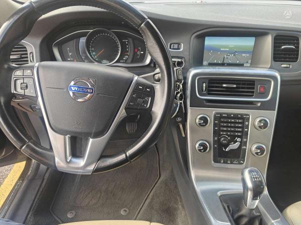 Melns Volvo V60 2015 Klaipėda, ar dzinēja tilpumu 1.97 L un nobraukumu 246 tūkst. km par 4999 €, foto 9 vietnē AUTOMOTO.COM.LV