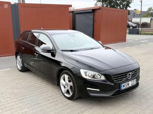 Melns Volvo V60 2015 Viļņa, ar dzinēja tilpumu 1.56 L un nobraukumu 295 tūkst. km par 3750 €, foto  vietnē AUTOMOTO.COM.LV