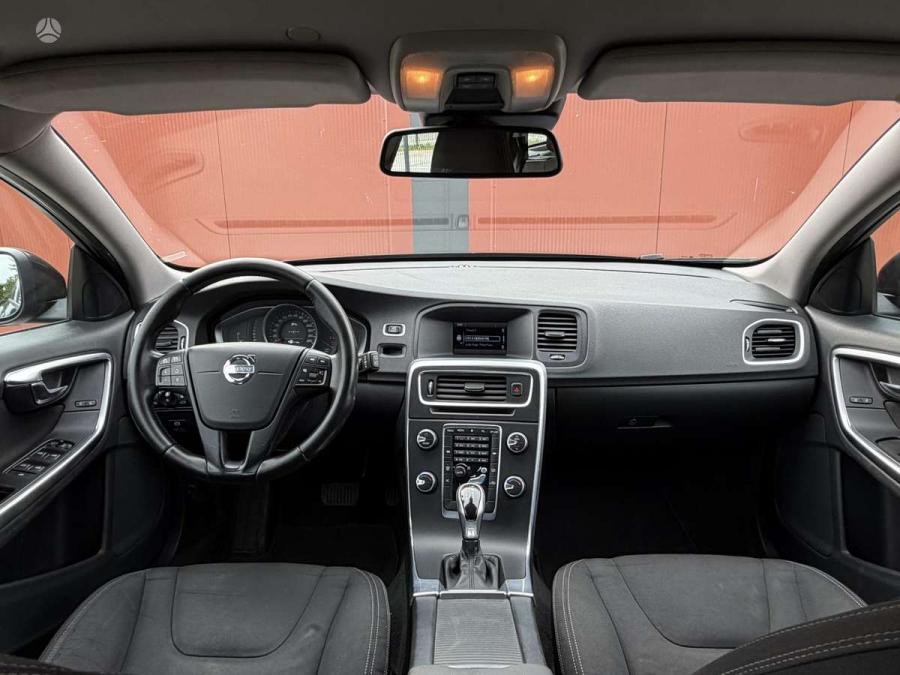 Black Volvo V60 2015 in Vilnius, with an engine capacity of 1.56 L and mileage of 295 thousand km for 3750 €, photo 13 on AUTOMOTO.COM.LV