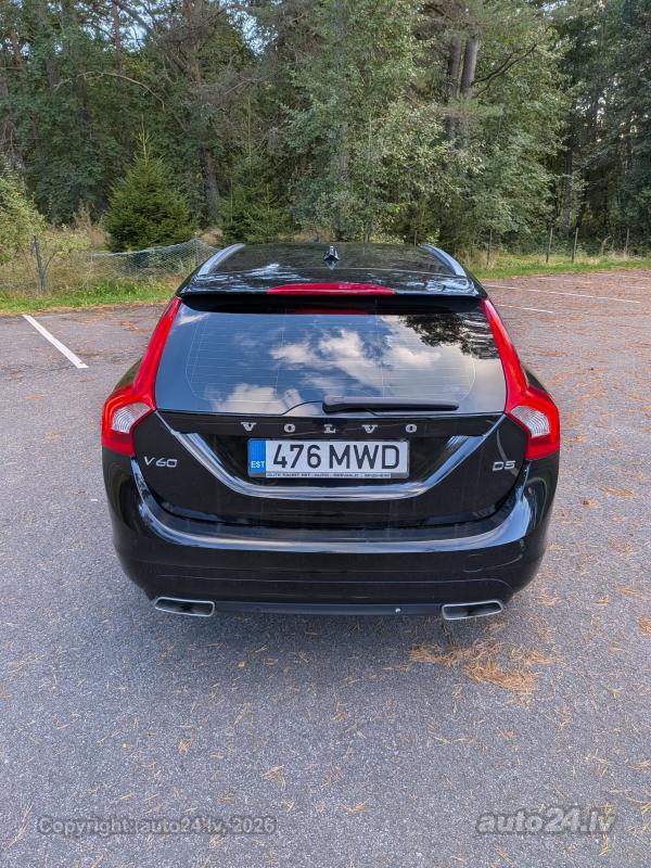 Black Volvo V60 2015 in Tallinn, with an engine capacity of 2.40 L and mileage of 250 thousand km for 8250 €, photo 7 on AUTOMOTO.COM.LV
