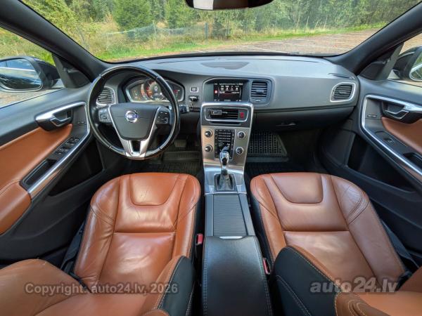 Black Volvo V60 2015 in Tallinn, with an engine capacity of 2.40 L and mileage of 250 thousand km for 8250 €, photo 8 on AUTOMOTO.COM.LV