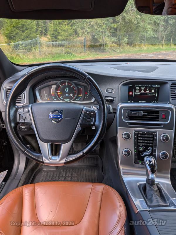 Black Volvo V60 2015 in Tallinn, with an engine capacity of 2.40 L and mileage of 250 thousand km for 8250 €, photo 9 on AUTOMOTO.COM.LV