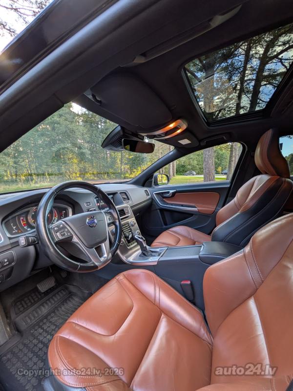 Black Volvo V60 2015 in Tallinn, with an engine capacity of 2.40 L and mileage of 250 thousand km for 8250 €, photo 10 on AUTOMOTO.COM.LV