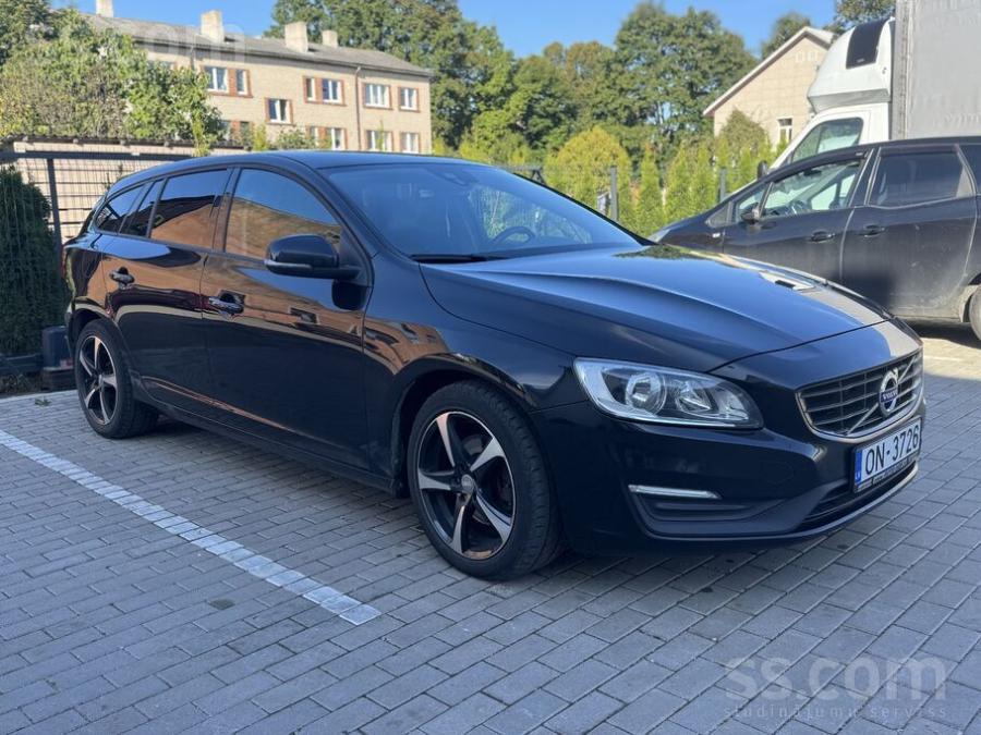 Melns Volvo V60 2015 Rīga, ar dzinēja tilpumu 2.00 L un nobraukumu 335 tūkst. km par 6250 €, foto 3 vietnē AUTOMOTO.COM.LV
