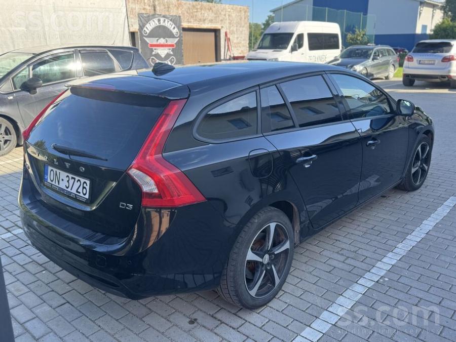 Melns Volvo V60 2015 Rīga, ar dzinēja tilpumu 2.00 L un nobraukumu 335 tūkst. km par 6250 €, foto 4 vietnē AUTOMOTO.COM.LV