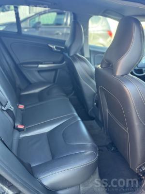 Melns Volvo V60 2015 Rīga, ar dzinēja tilpumu 2.00 L un nobraukumu 335 tūkst. km par 6250 €, foto 6 vietnē AUTOMOTO.COM.LV
