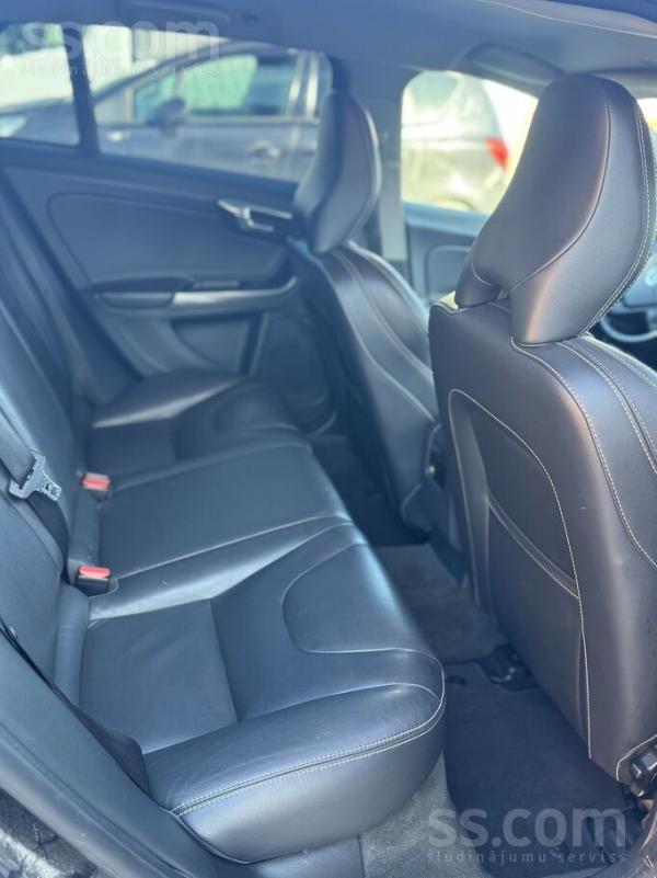 Volvo V60 2015 in Riga on AUTOMOTO.COM.LV Black Volvo V60 2015 in Riga, with an engine capacity of 2.00 L and mileage of 335 thousand km for 6250 €, photo 6 on AUTOMOTO.COM.LV