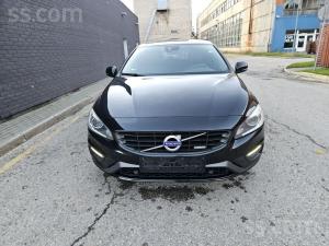 Melns Volvo V60 2015 Cēsis, ar dzinēja tilpumu 2.40 L un nobraukumu 329 tūkst. km par 7700 €, foto 3 vietnē AUTOMOTO.COM.LV