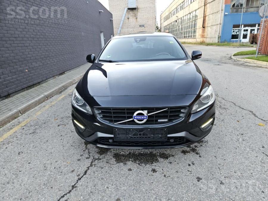 Melns Volvo V60 2015 Cēsis, ar dzinēja tilpumu 2.40 L un nobraukumu 329 tūkst. km par 7700 €, foto 3 vietnē AUTOMOTO.COM.LV