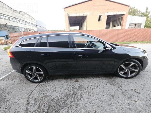 Melns Volvo V60 2015 Cēsis, ar dzinēja tilpumu 2.40 L un nobraukumu 329 tūkst. km par 7700 €, foto 5 vietnē AUTOMOTO.COM.LV