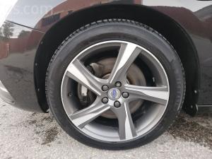 Melns Volvo V60 2015 Cēsis, ar dzinēja tilpumu 2.40 L un nobraukumu 329 tūkst. km par 7700 €, foto 10 vietnē AUTOMOTO.COM.LV