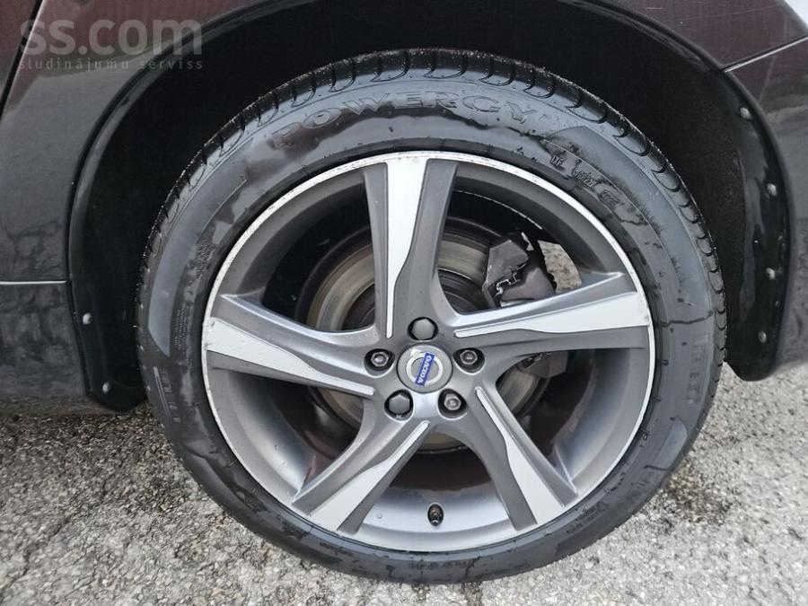 Melns Volvo V60 2015 Cēsis, ar dzinēja tilpumu 2.40 L un nobraukumu 329 tūkst. km par 7700 €, foto 11 vietnē AUTOMOTO.COM.LV