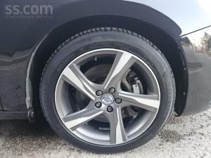 Melns Volvo V60 2015 Cēsis, ar dzinēja tilpumu 2.40 L un nobraukumu 329 tūkst. km par 7700 €, foto 13 vietnē AUTOMOTO.COM.LV