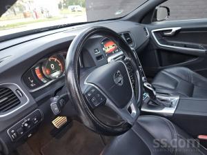 Melns Volvo V60 2015 Cēsis, ar dzinēja tilpumu 2.40 L un nobraukumu 329 tūkst. km par 7700 €, foto 18 vietnē AUTOMOTO.COM.LV
