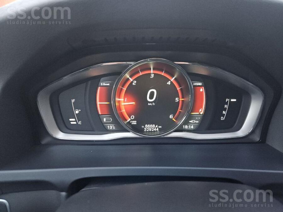 Melns Volvo V60 2015 Cēsis, ar dzinēja tilpumu 2.40 L un nobraukumu 329 tūkst. km par 7700 €, foto 19 vietnē AUTOMOTO.COM.LV