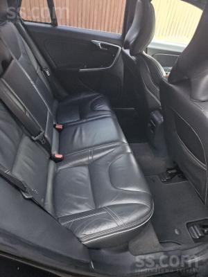 Melns Volvo V60 2015 Cēsis, ar dzinēja tilpumu 2.40 L un nobraukumu 329 tūkst. km par 7700 €, foto 22 vietnē AUTOMOTO.COM.LV