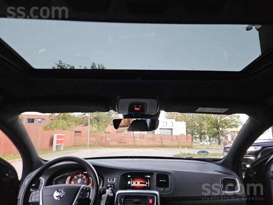 Melns Volvo V60 2015 Cēsis, ar dzinēja tilpumu 2.40 L un nobraukumu 329 tūkst. km par 7700 €, foto 23 vietnē AUTOMOTO.COM.LV