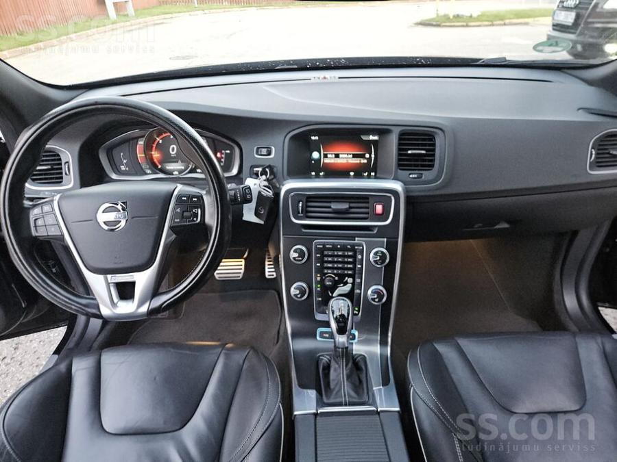 Melns Volvo V60 2015 Cēsis, ar dzinēja tilpumu 2.40 L un nobraukumu 329 tūkst. km par 7700 €, foto 24 vietnē AUTOMOTO.COM.LV
