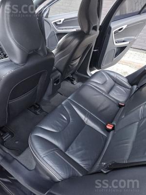 Melns Volvo V60 2015 Cēsis, ar dzinēja tilpumu 2.40 L un nobraukumu 329 tūkst. km par 7700 €, foto 25 vietnē AUTOMOTO.COM.LV