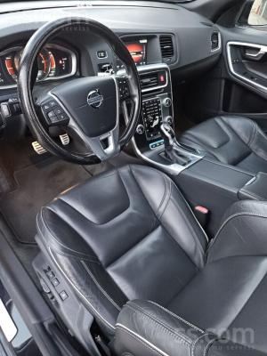Melns Volvo V60 2015 Cēsis, ar dzinēja tilpumu 2.40 L un nobraukumu 329 tūkst. km par 7700 €, foto 26 vietnē AUTOMOTO.COM.LV