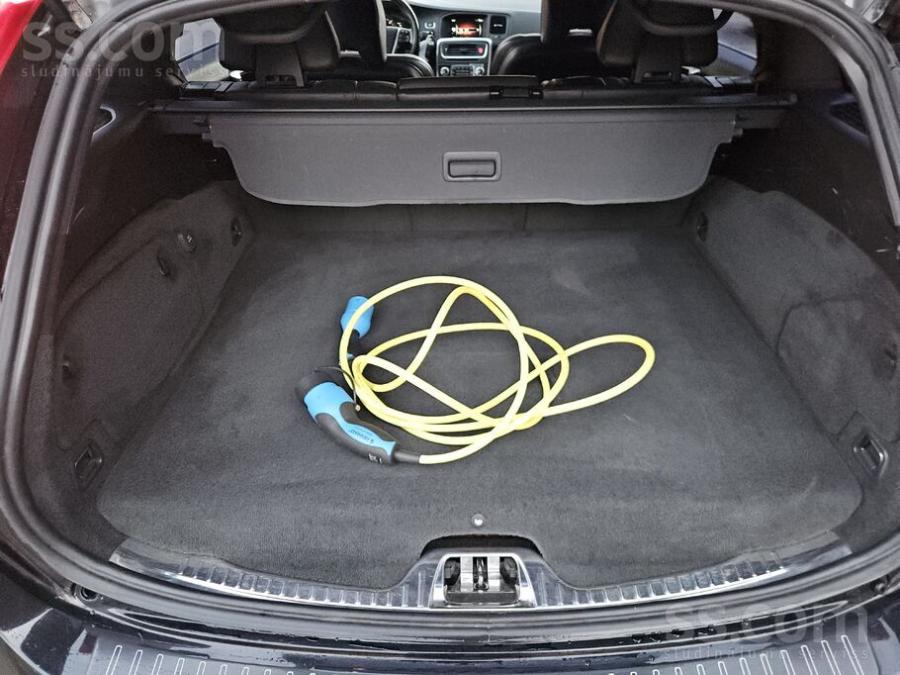 Melns Volvo V60 2015 Cēsis, ar dzinēja tilpumu 2.40 L un nobraukumu 329 tūkst. km par 7700 €, foto 28 vietnē AUTOMOTO.COM.LV