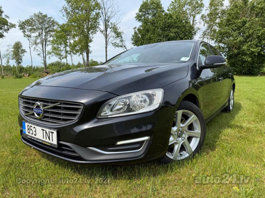 Black Volvo V60 2015 in Tallinn, with an engine capacity of 2.00 L and mileage of 297 thousand km for 8099 €, photo 3 on AUTOMOTO.COM.LV