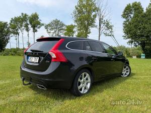 Black Volvo V60 2015 in Tallinn, with an engine capacity of 2.00 L and mileage of 297 thousand km for 8099 €, photo 4 on AUTOMOTO.COM.LV