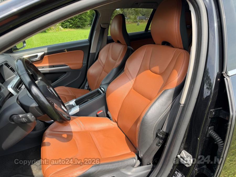 Black Volvo V60 2015 in Tallinn, with an engine capacity of 2.00 L and mileage of 297 thousand km for 8099 €, photo 5 on AUTOMOTO.COM.LV