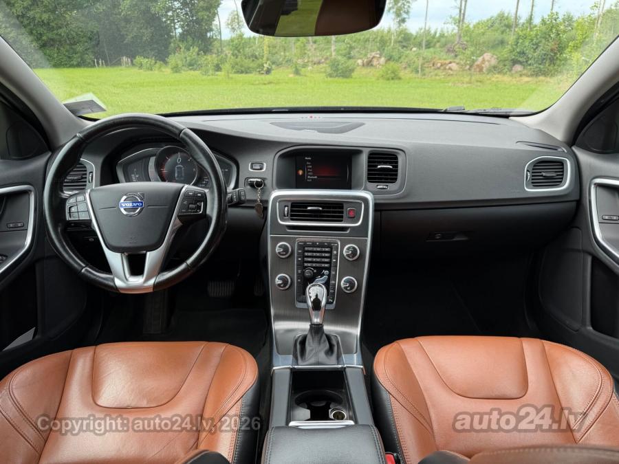 Black Volvo V60 2015 in Tallinn, with an engine capacity of 2.00 L and mileage of 297 thousand km for 8099 €, photo 7 on AUTOMOTO.COM.LV