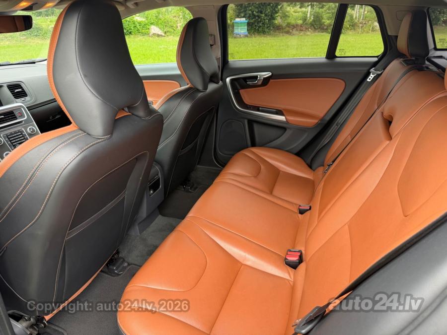 Black Volvo V60 2015 in Tallinn, with an engine capacity of 2.00 L and mileage of 297 thousand km for 8099 €, photo 8 on AUTOMOTO.COM.LV