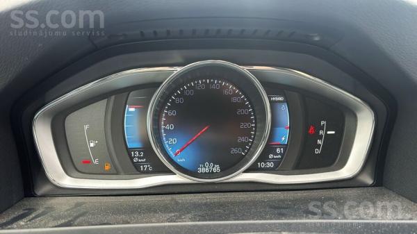 Melns Volvo V60 2015 Rīga, ar dzinēja tilpumu 2.40 L un nobraukumu 384 tūkst. km par 4994 €, foto 11 vietnē AUTOMOTO.COM.LV