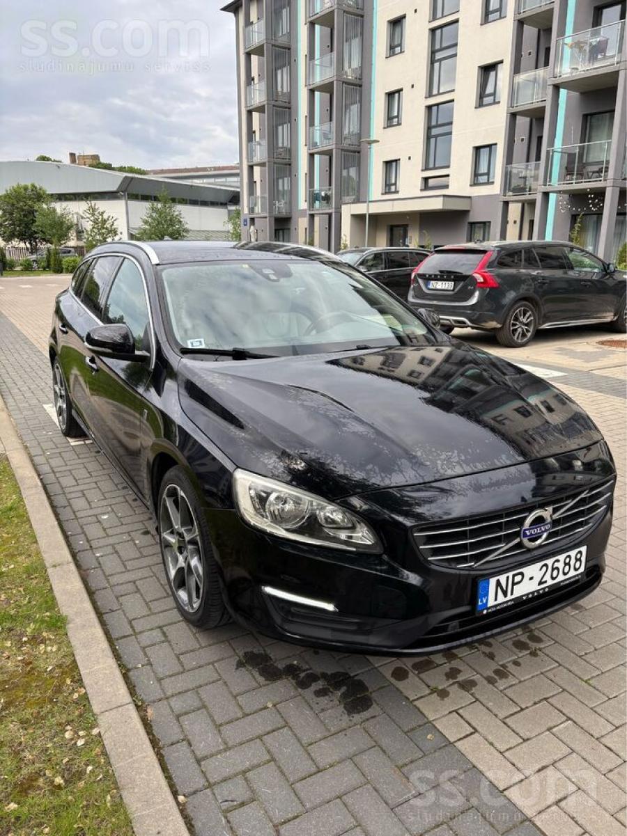 Black Volvo V60 2016 in Riga, with an engine capacity of 2.00 L and mileage of 264 thousand km for 8500 €, photo 1 on AUTOMOTO.COM.LV