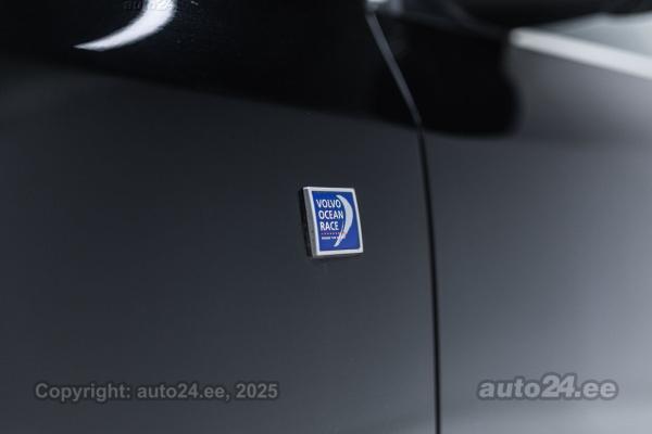 Черный Вольво B60 2016 в Таллин, объемом двигателя 2.00 л и пробегом 250 тыс. км за 7990 €, фото 11 на AUTOMOTO.COM.LV