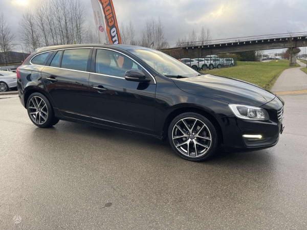 Black Volvo V60 2016 in Kaunas, with an engine capacity of 1.97 L and mileage of 287 thousand km for 6750 €, photo 3 on AUTOMOTO.COM.LV