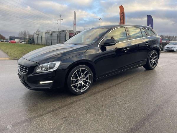 Black Volvo V60 2016 in Kaunas, with an engine capacity of 1.97 L and mileage of 287 thousand km for 6750 €, photo 7 on AUTOMOTO.COM.LV