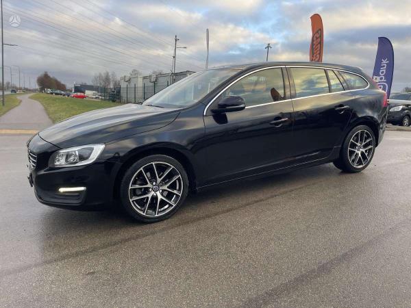 Black Volvo V60 2016 in Kaunas, with an engine capacity of 1.97 L and mileage of 287 thousand km for 6750 €, photo 8 on AUTOMOTO.COM.LV