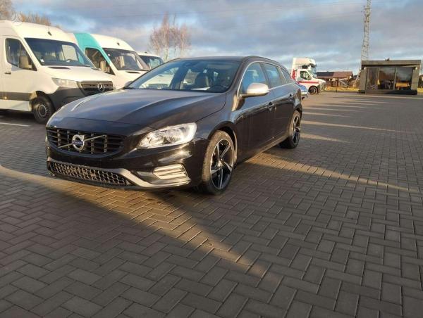 Black Volvo V60 2016 in Taurage, with an engine capacity of 2.00 L and mileage of 260 thousand km for 7100 €, photo 1 on AUTOMOTO.COM.LV