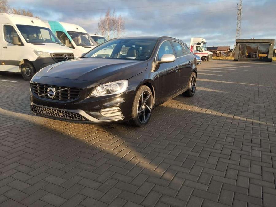 Black Volvo V60 2016 in Taurage, with an engine capacity of 2.00 L and mileage of 260 thousand km for 7100 €, photo 1 on AUTOMOTO.COM.LV
