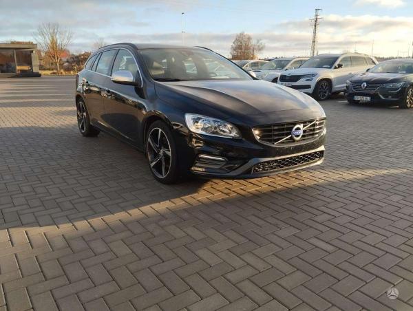 Black Volvo V60 2016 in Taurage, with an engine capacity of 2.00 L and mileage of 260 thousand km for 7100 €, photo 2 on AUTOMOTO.COM.LV