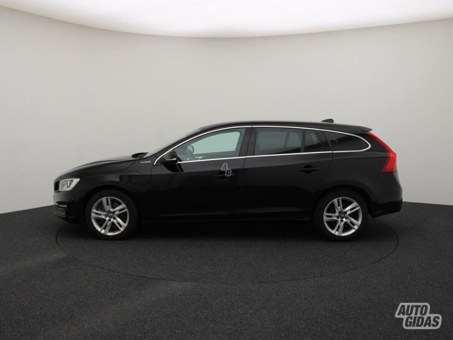 Melns Volvo V60 2016 Viļņa, ar dzinēja tilpumu 2.40 L un nobraukumu 216 tūkst. km par 11999 €, foto 6 vietnē AUTOMOTO.COM.LV