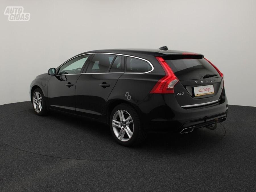 Melns Volvo V60 2016 Viļņa, ar dzinēja tilpumu 2.40 L un nobraukumu 216 tūkst. km par 11999 €, foto 7 vietnē AUTOMOTO.COM.LV