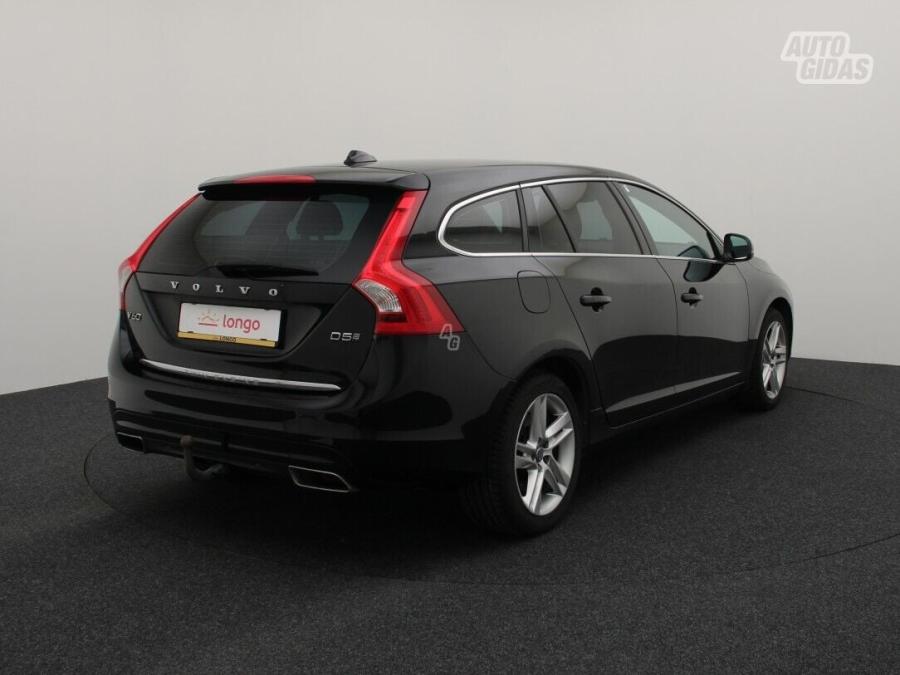 Melns Volvo V60 2016 Viļņa, ar dzinēja tilpumu 2.40 L un nobraukumu 216 tūkst. km par 11999 €, foto 8 vietnē AUTOMOTO.COM.LV