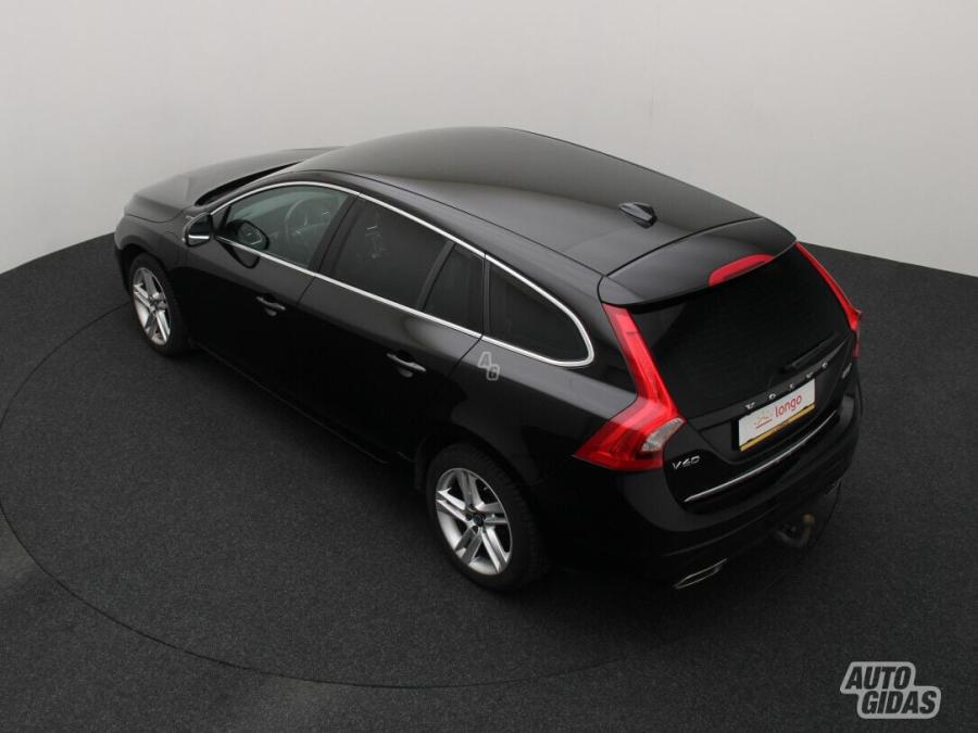 Melns Volvo V60 2016 Viļņa, ar dzinēja tilpumu 2.40 L un nobraukumu 216 tūkst. km par 11999 €, foto 12 vietnē AUTOMOTO.COM.LV