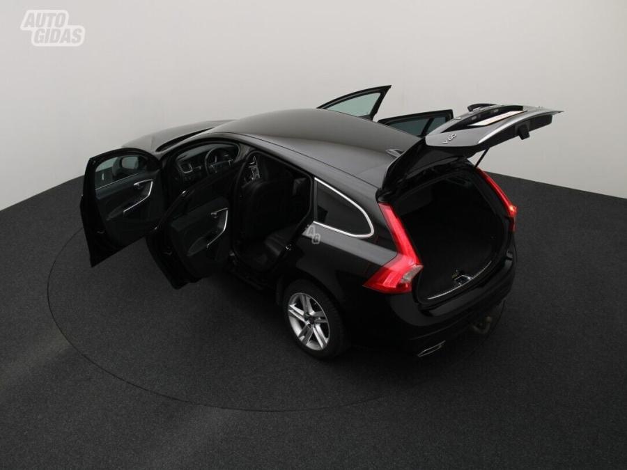 Melns Volvo V60 2016 Viļņa, ar dzinēja tilpumu 2.40 L un nobraukumu 216 tūkst. km par 11999 €, foto 13 vietnē AUTOMOTO.COM.LV