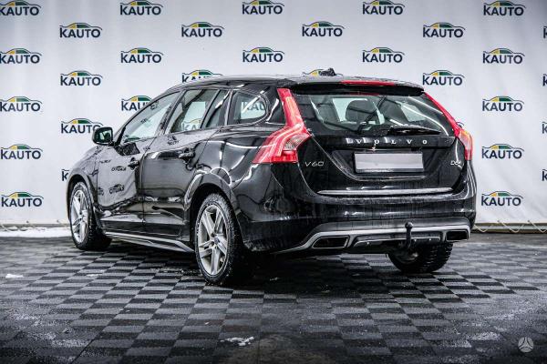 Melns Volvo V60 2016 Kauņa, ar dzinēja tilpumu 2.40 L un nobraukumu 0 tūkst. km par 9690 €, foto 4 vietnē AUTOMOTO.COM.LV