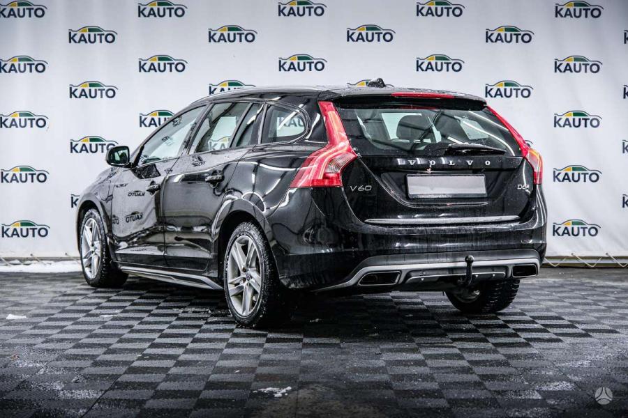 Black Volvo V60 2016 in Kaunas, with an engine capacity of 2.40 L and mileage of 0 thousand km for 9690 €, photo 4 on AUTOMOTO.COM.LV