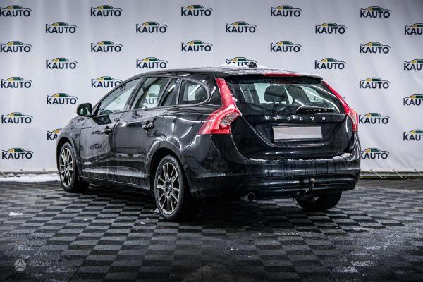 Black Volvo V60 2016 in Kaunas, with an engine capacity of 2.00 L and mileage of 0 thousand km for 7990 €, photo 4 on AUTOMOTO.COM.LV