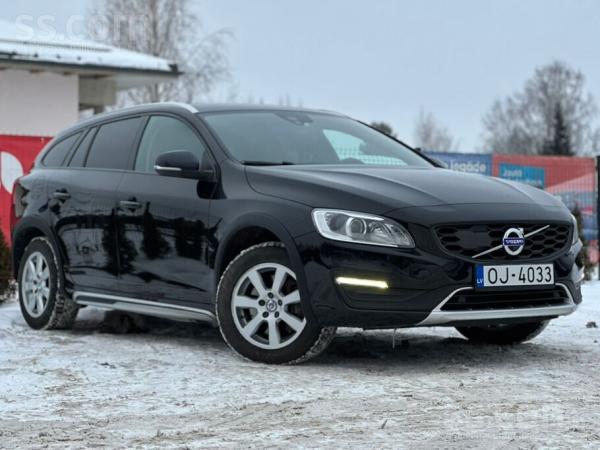 Black Volvo V60 2016 in Jelgava, with an engine capacity of 2.40 L and mileage of 0 thousand km for 12990 €, photo 3 on AUTOMOTO.COM.LV
